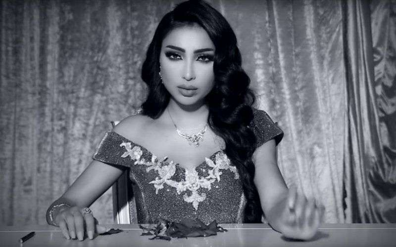Dounia Batma deelt nieuw liedje "3alamtani"