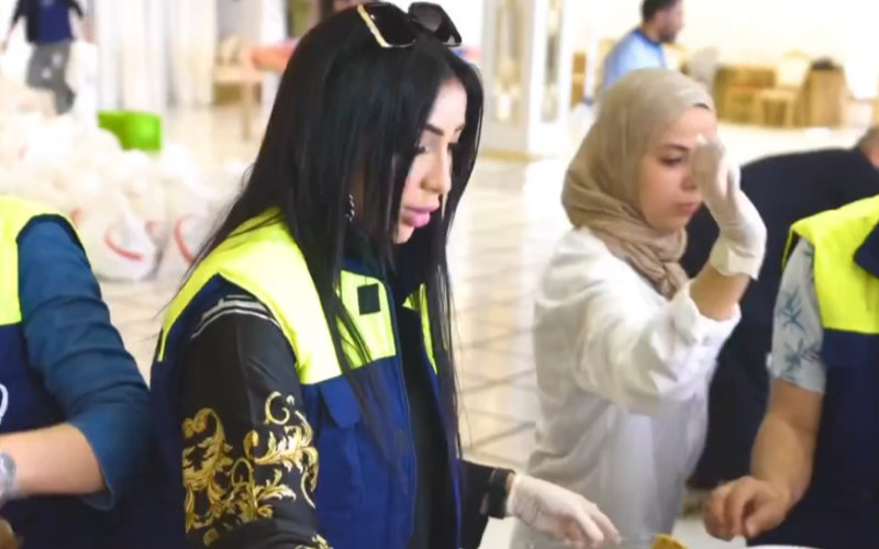 Dounia Batma doet vrijwilligerswerk tijdens Ramadan