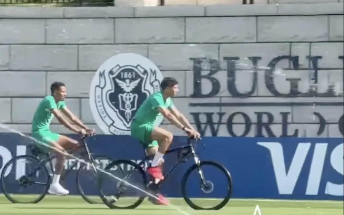 Hakimi en Ounahi breken regels, gaan met de fiets naar het stadion (video)