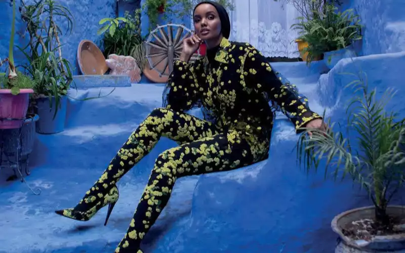 Hijabi supermodel Halima Aden, subliem voor Vogue Arabia in Marokko ...