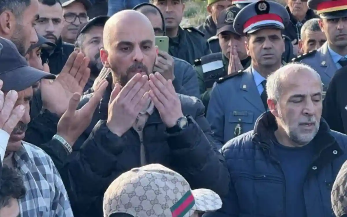 Hirak-gevangene Mohamed El Haki even vrij voor begrafenis vader in Al ...