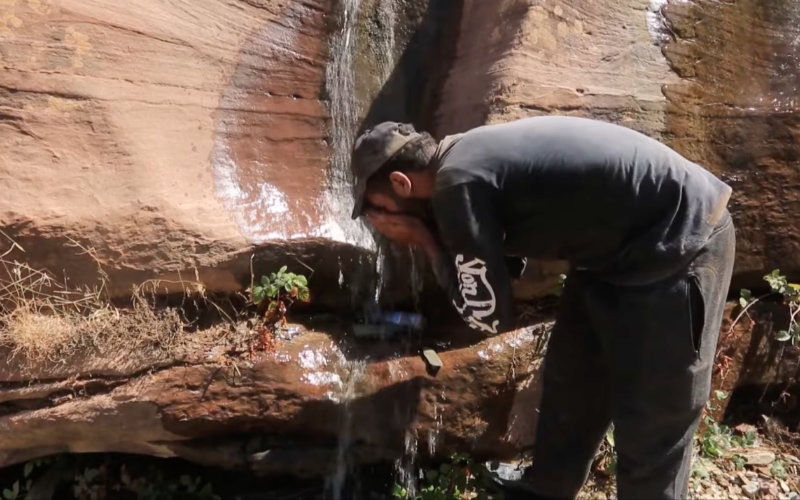 Lichtpuntje in Ighil: aardbeving brengt nieuwe waterbron naar getroffen ...