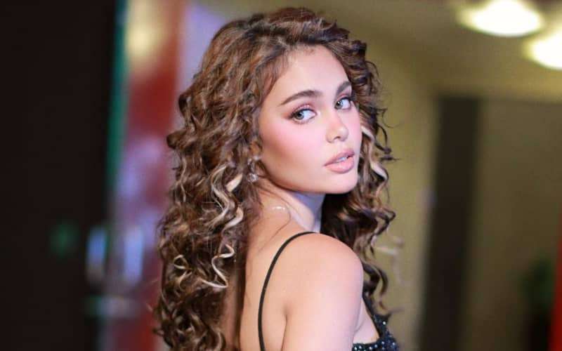 Ivana Alawi bij 100 mooiste gezichten van 2022 (video)