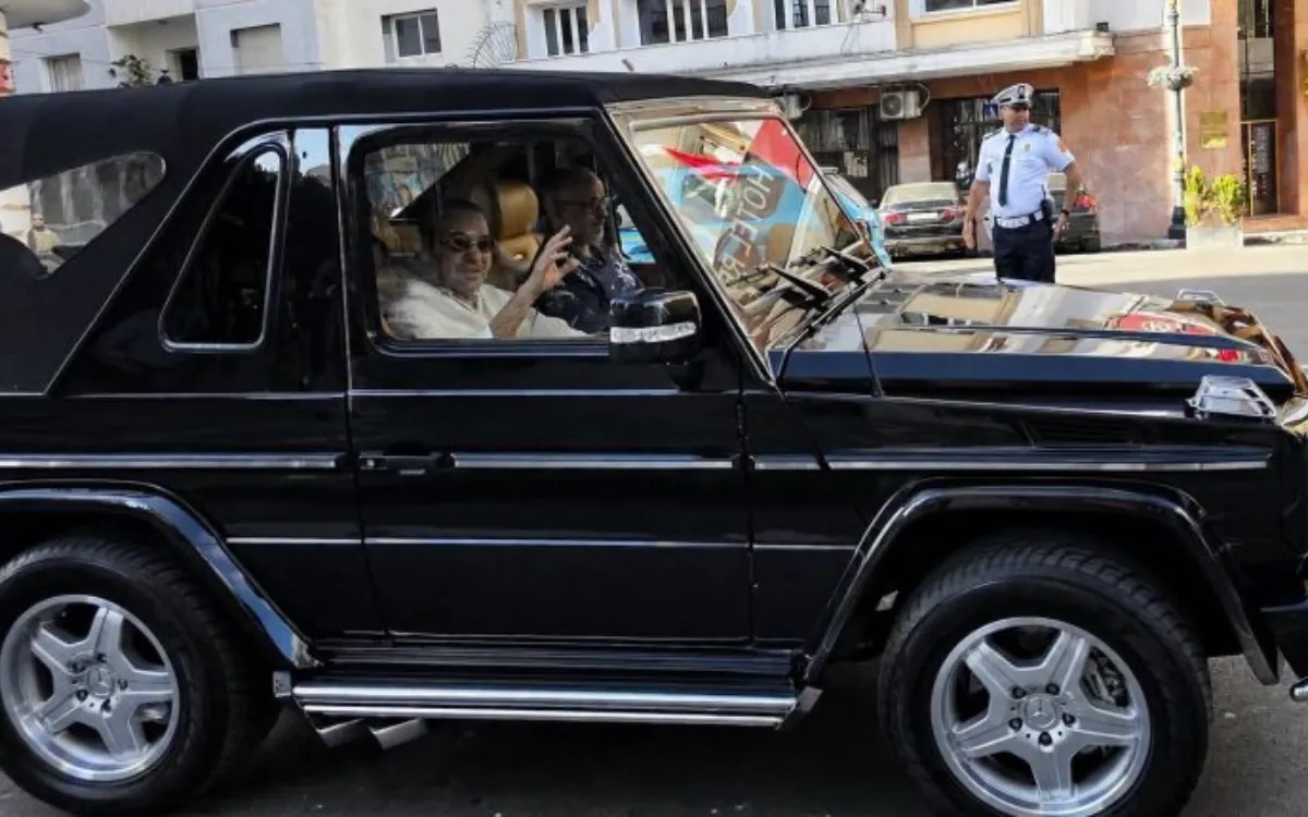 Koning Mohammed VI zonder protocol gespot in straten Tanger (video)