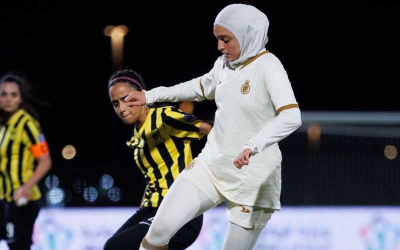 Lina Boussaha vertrekt naar Saoedische competitie om hoofddoek Lina Boussaha vertrekt naar Saoedische competitie om hoofddoek