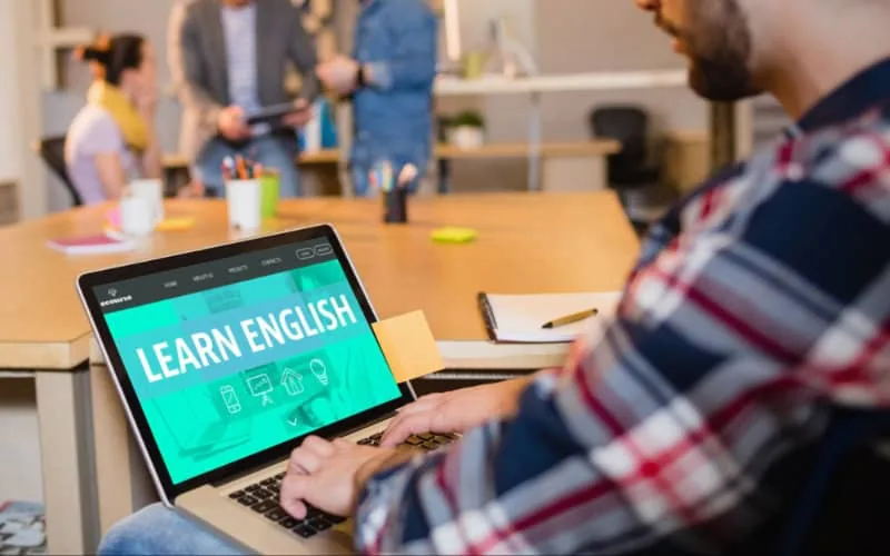 Ambtenaren Marokko leren verplicht Amazigh en Engels