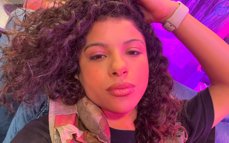 Hekserij en haat: Marokkaanse rapster deelt beangstigende boodschap (foto)