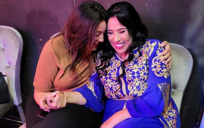 Zangeres Najat Aatabou organiseert familiefeest voor huwelijk dochter