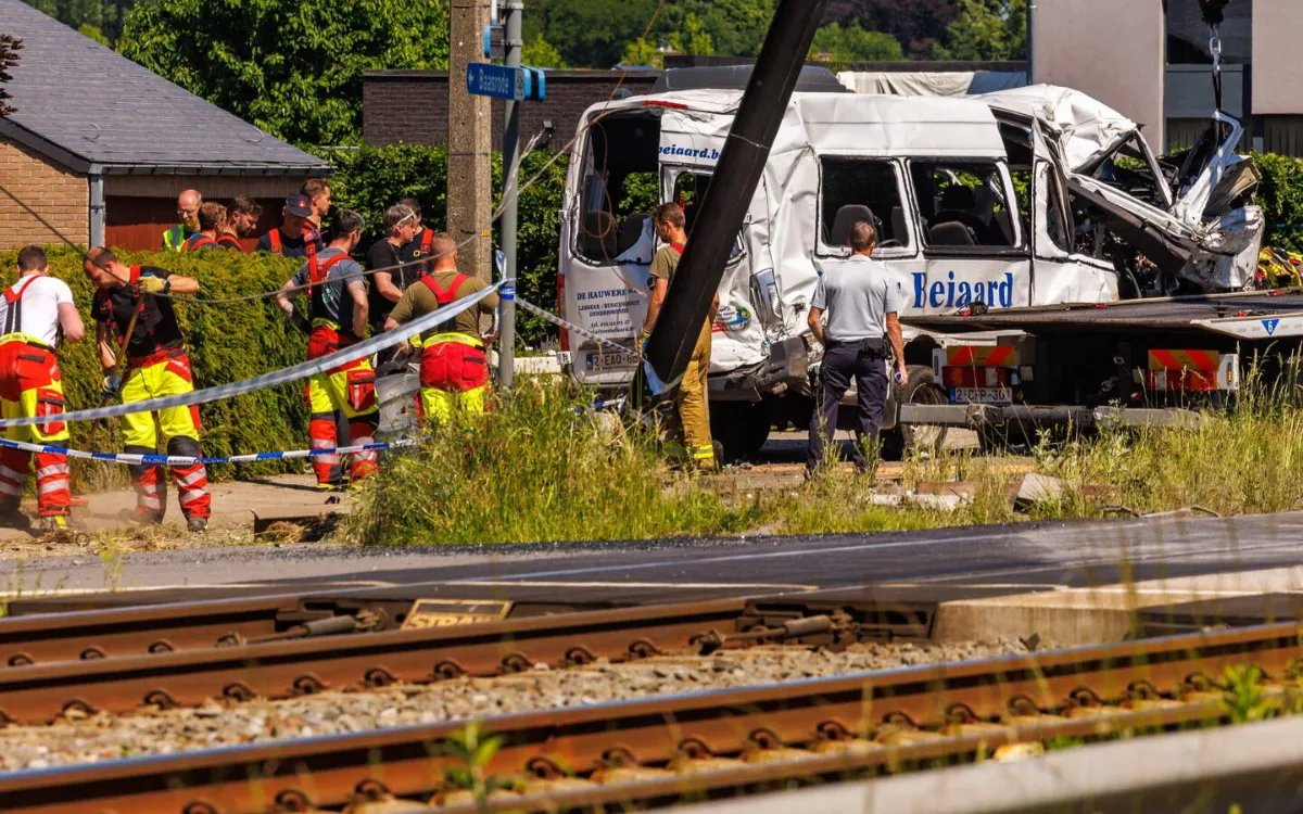 Machteloze Naoual hoorde via telefoon van familie over crash van ...